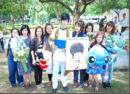 My Thai Addiction: [PICTURES] Yoshi’s graduation pics